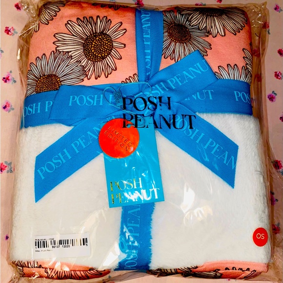 Posh Peanut | Bedding | Posh Peanut Plush Patoo | Poshmark